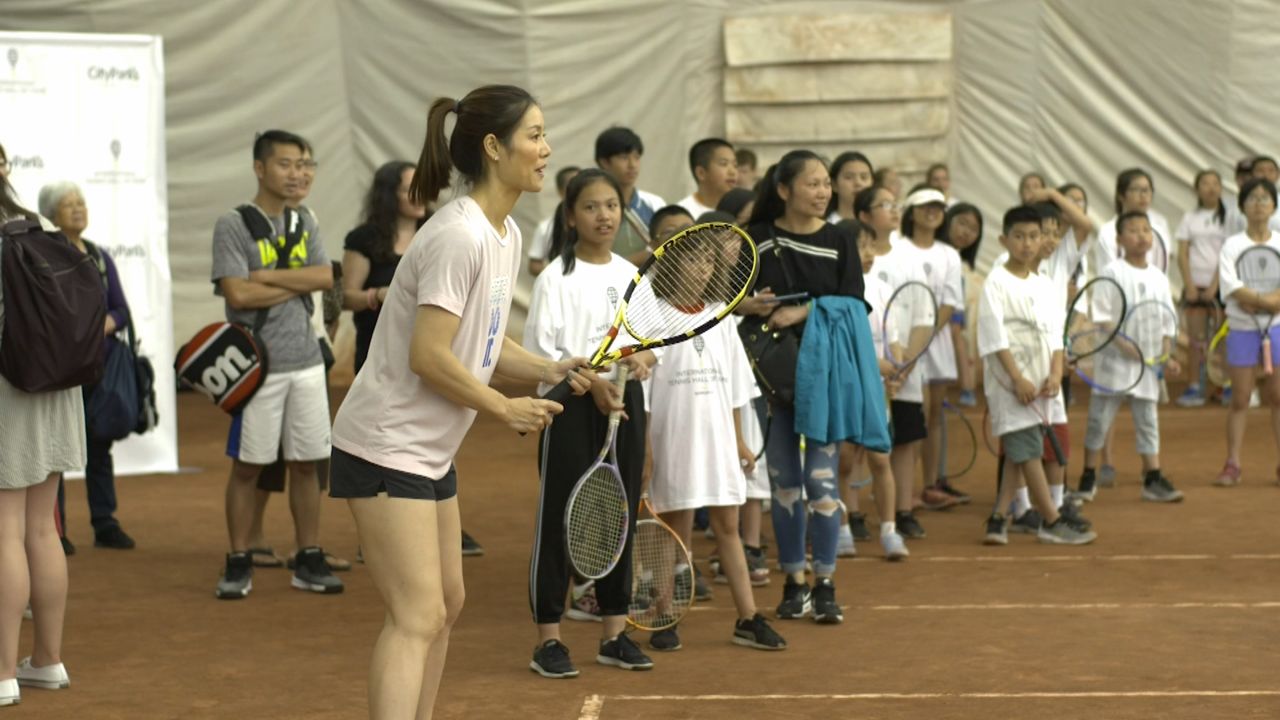 Tennis Superstar Li Na Teaches Brooklyn Kids Tennis