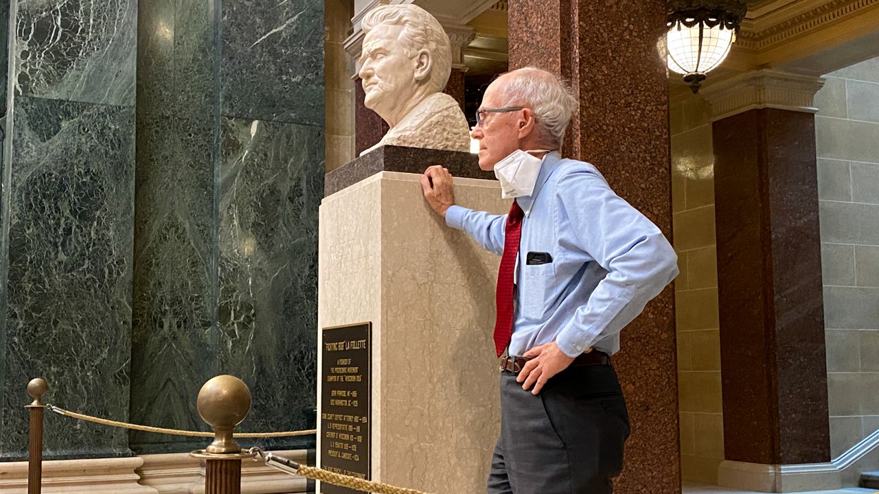 'Fighting Bob' bust gets new plaque