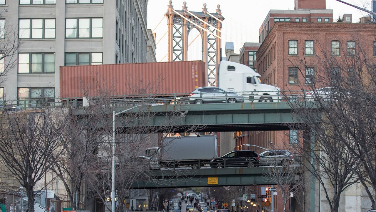 Advocacy group leads tour of central BQE