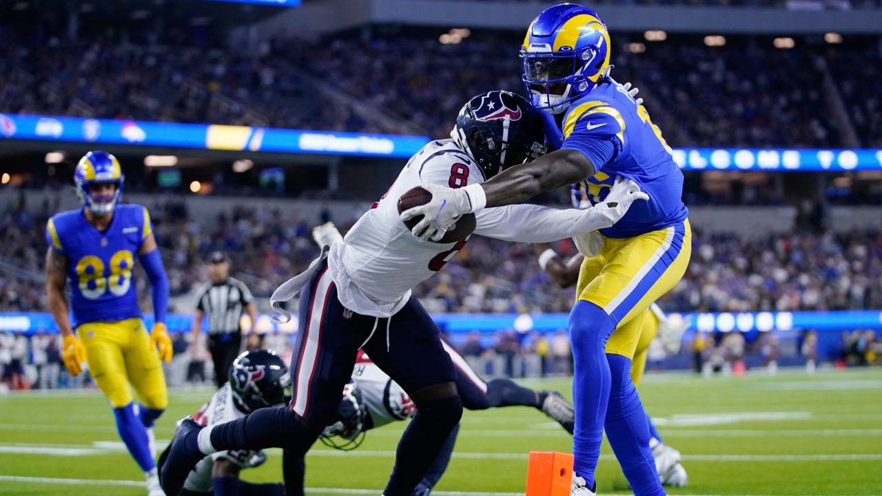 Rams give up late lead, fall to Texans
