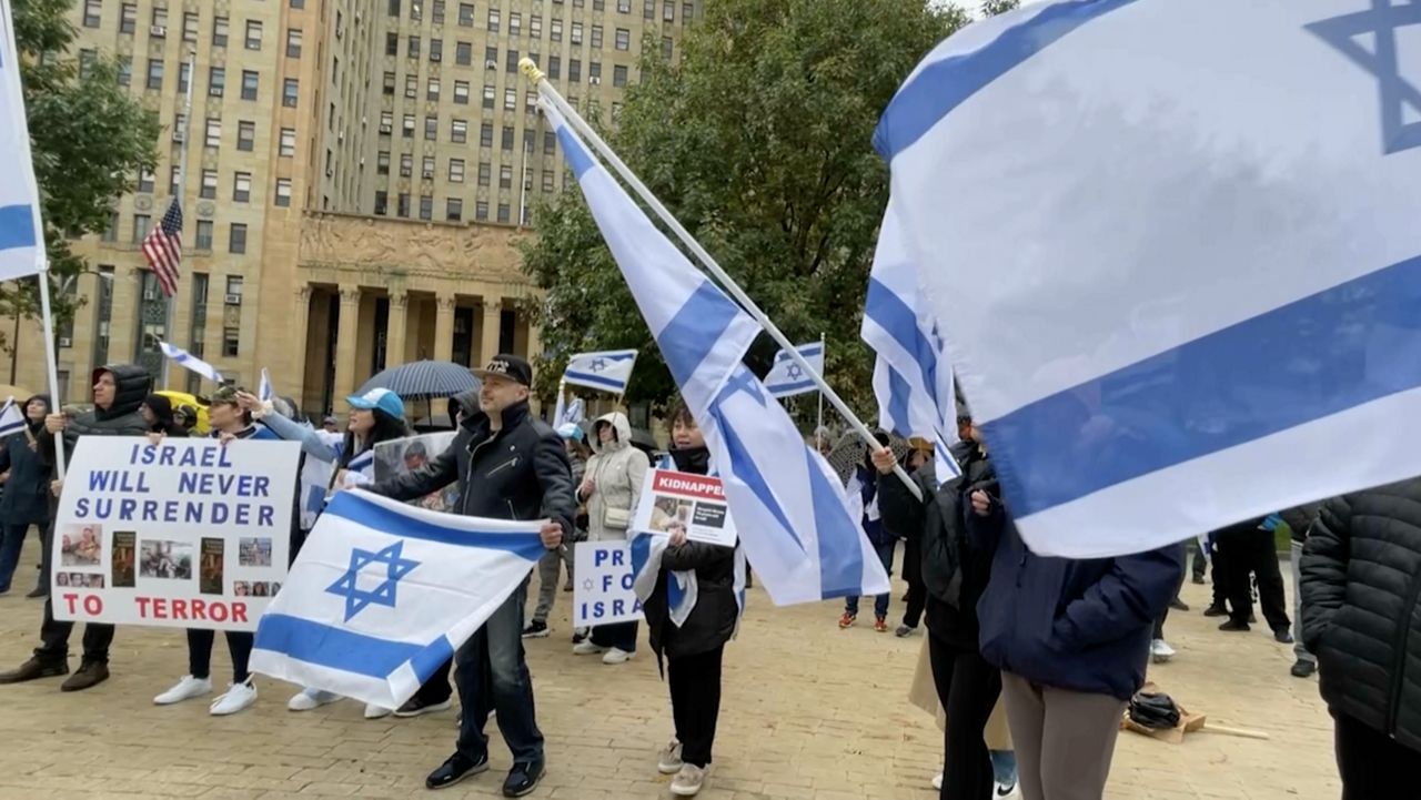 Buffalo's Jewish community gathers for prayer amid war