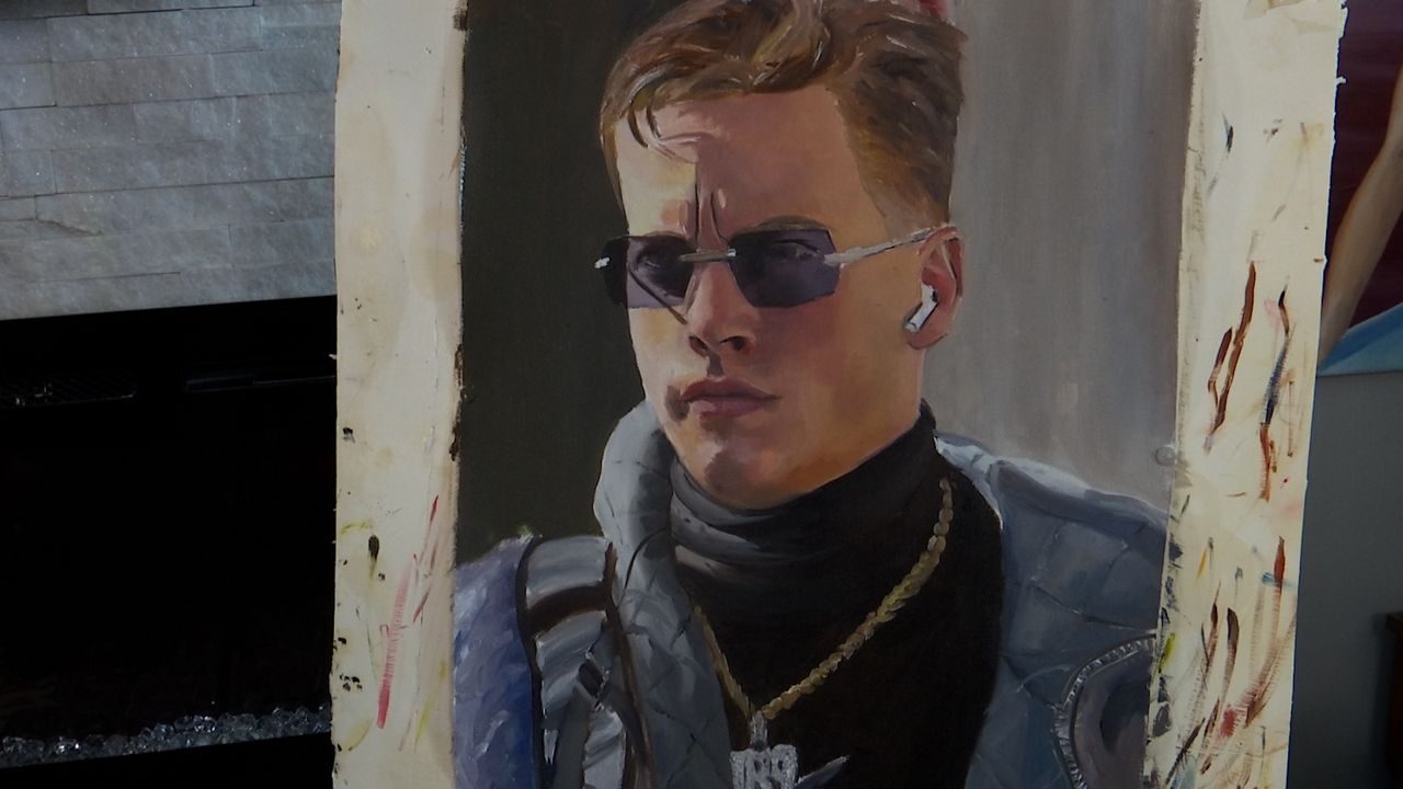 Artist hopes to fight hunger with Joe Burrow portrait