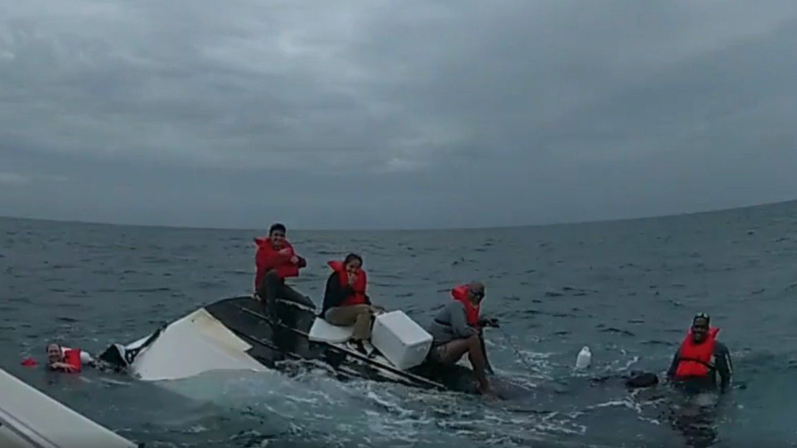 Pasco County Deputy Rescues 5 Men from Capsized Boat