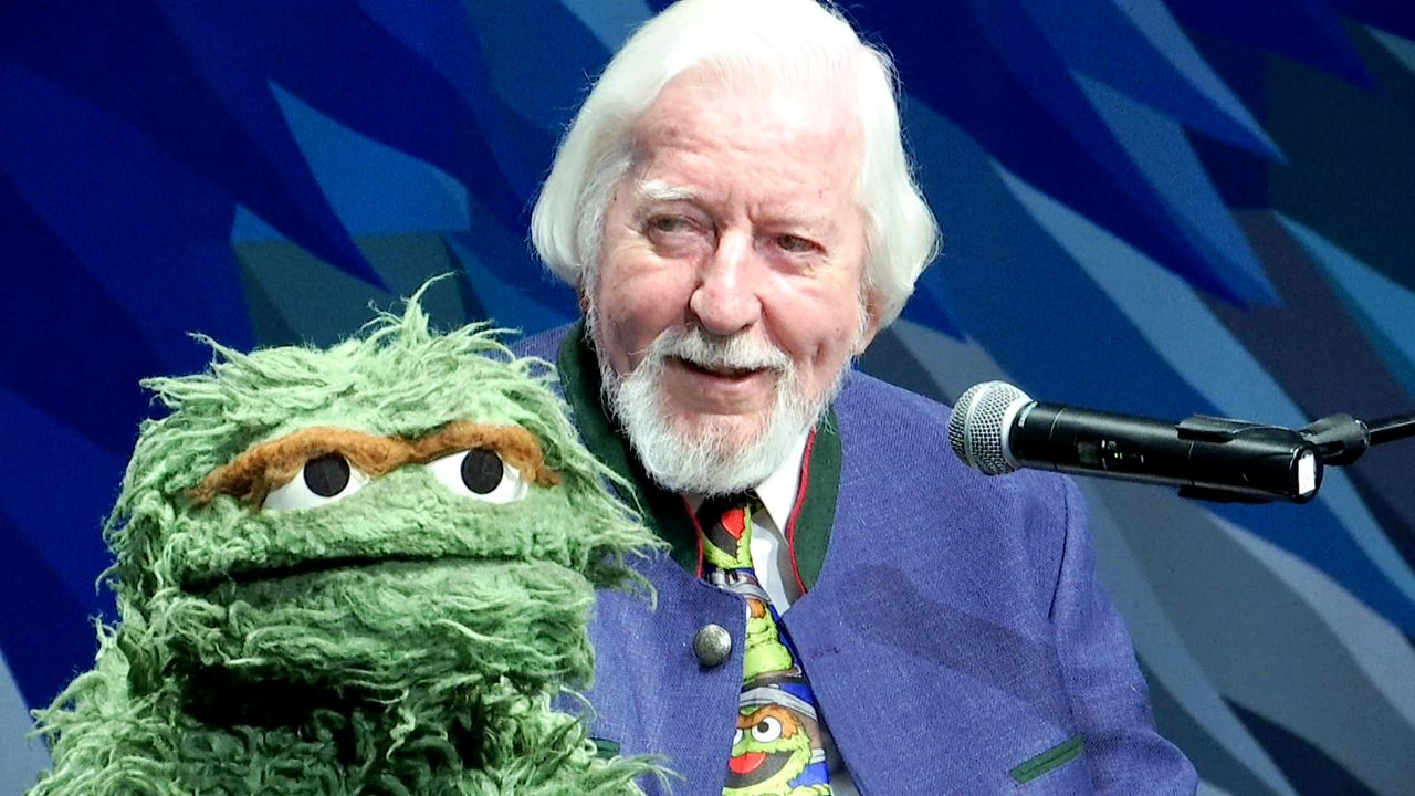 Big Bird Puppeteer Carroll Spinney Dead at 85