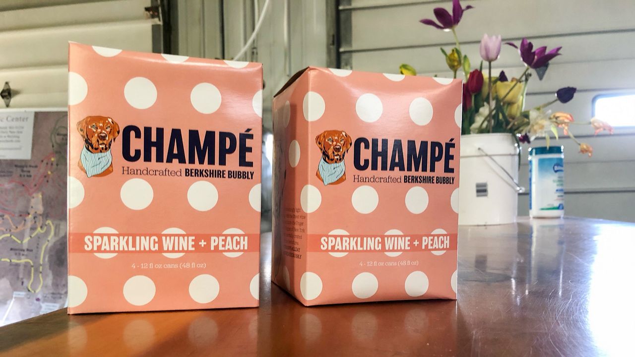 canned-champagne-cocktails-champe