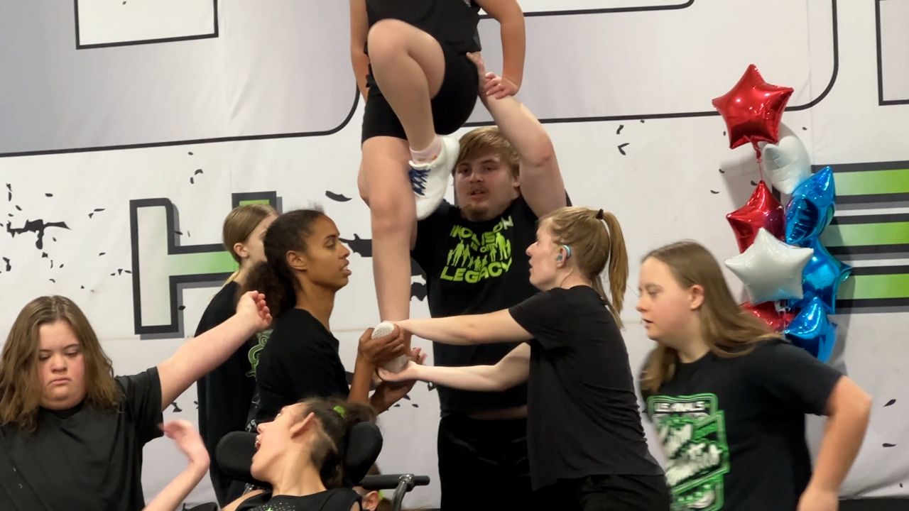 Green Bay cheer squad wins back-to-back titles