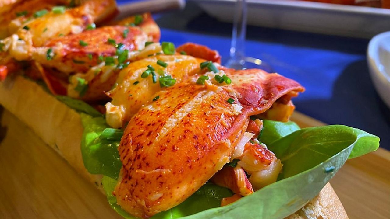 Nauti Lobstah boasts 'Biggest lobster roll in Florida'