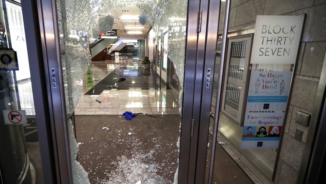 Chicago Looting, Vandalism Results In 100-Plus Arrests