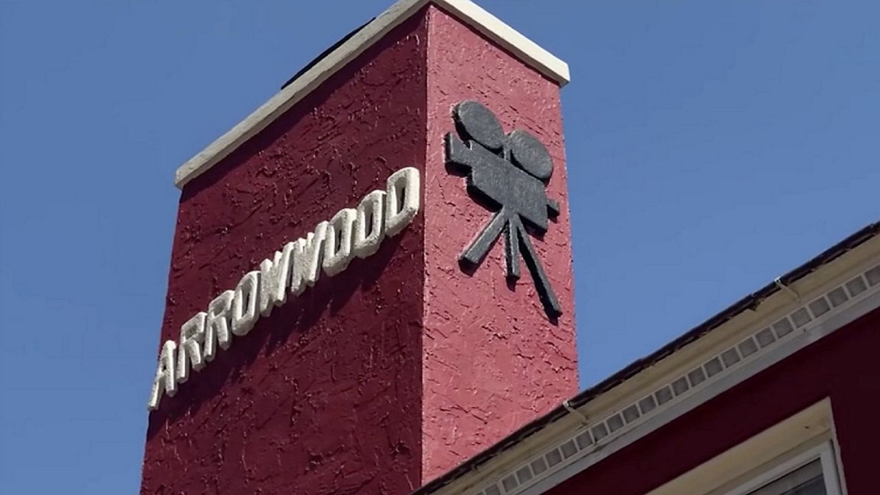 Chimney artist shows off Wisconsin town's colorful history