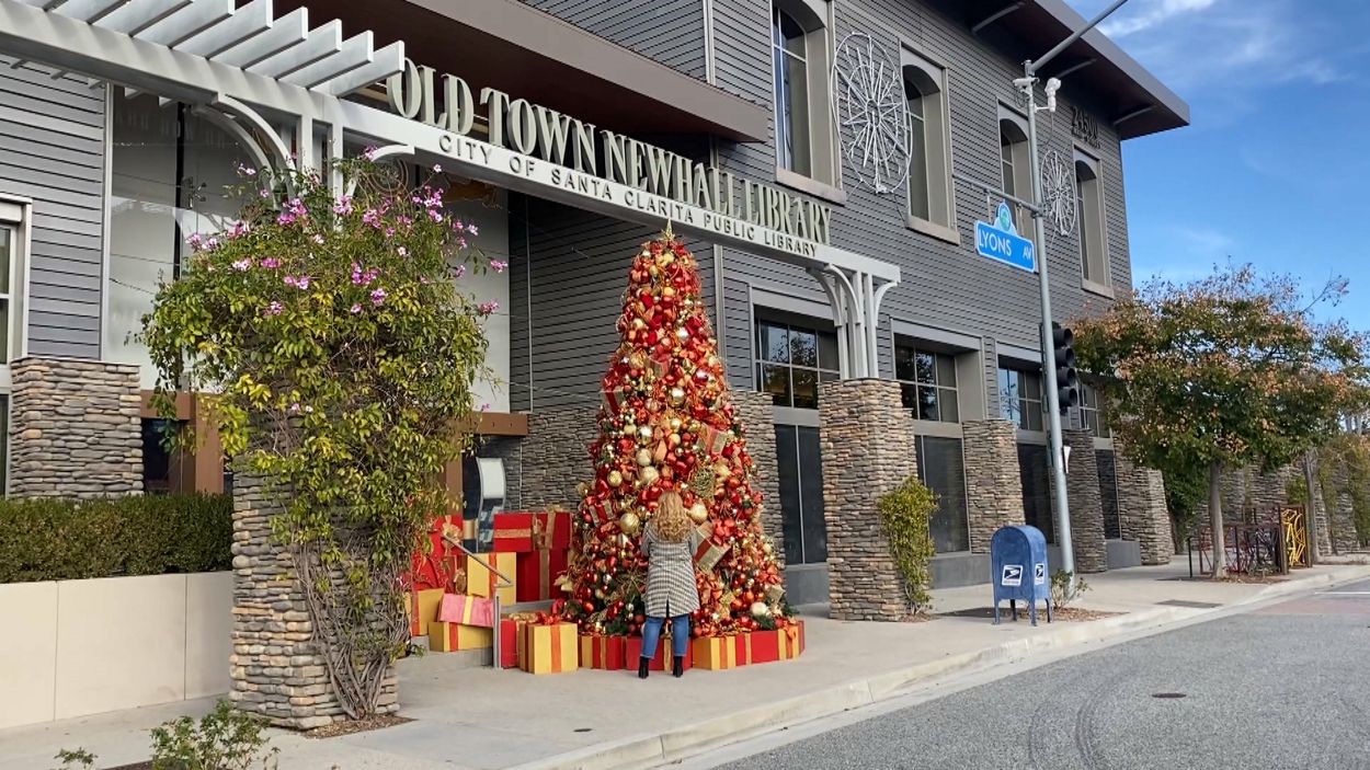 SoCal woman spreads Christmas cheer through decorating