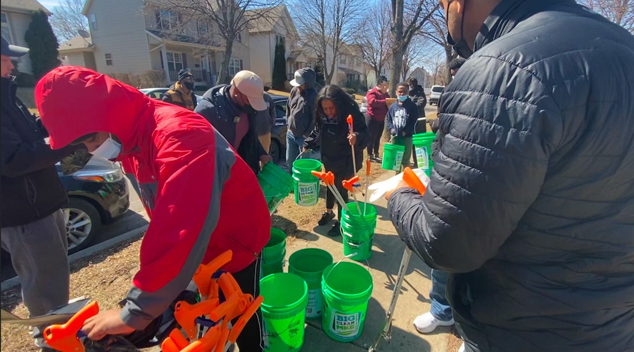Community members work to keep Milwaukee streets clean