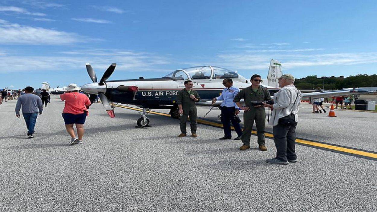 cleveland air show kicks off