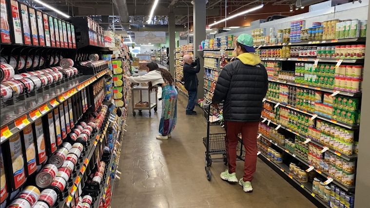 Shoppers react to inflation soaring to 40-year highs