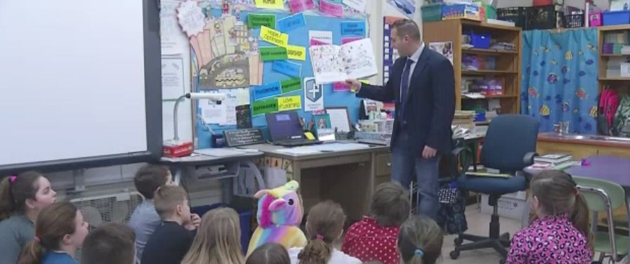 Students celebrate 'Reading Day' at Minoa Elementary