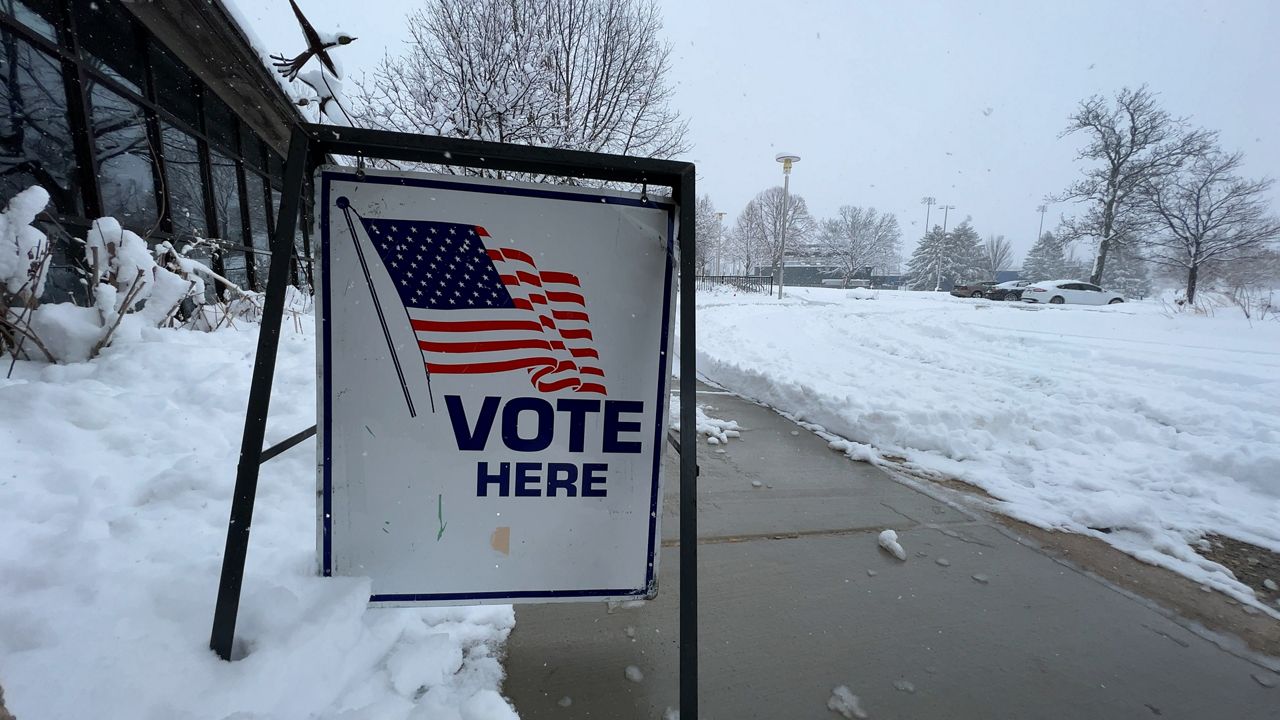 Early Wisconsin Voters Brave Spring Storm