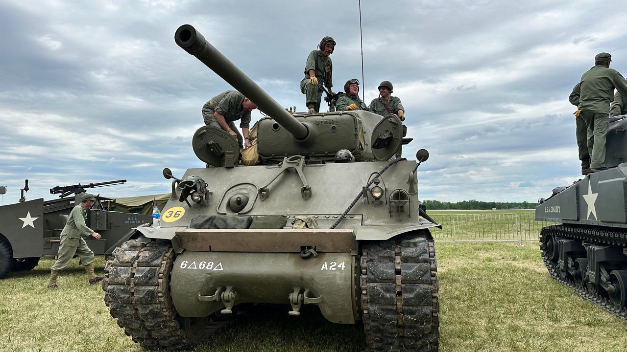 History buffs honor World War II heroes at Columbus Air Show