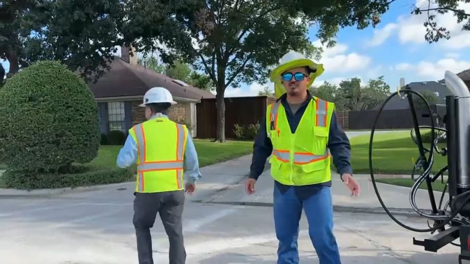 How Texas construction workers deal with extreme heat