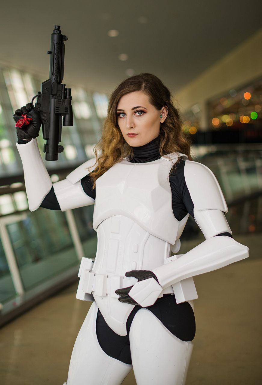 Cosplayers Navigate the Reality of Online Events