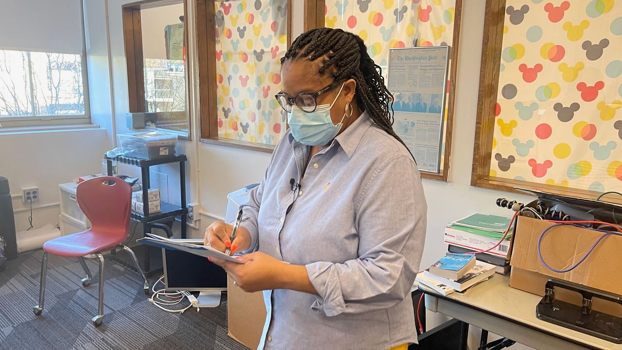 Councilwoman Donna Purvis substitutes at JCPS school