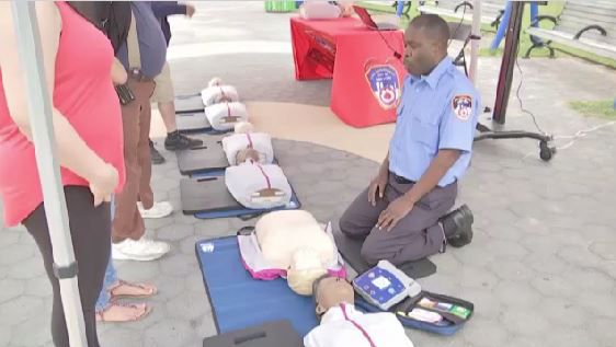 FDNY Gives Free CPR Class on Midland Beach