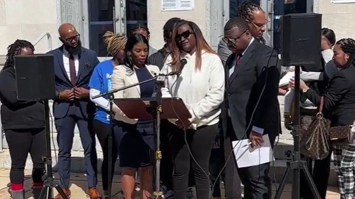 Mom of teen killed by police announces lawsuit