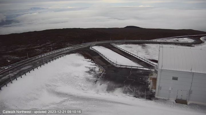 Photos reveal snow on Mauna Kea