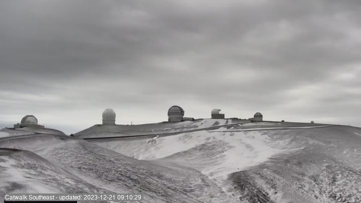 Photos reveal snow on Mauna Kea