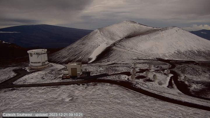 Photos reveal snow on Mauna Kea