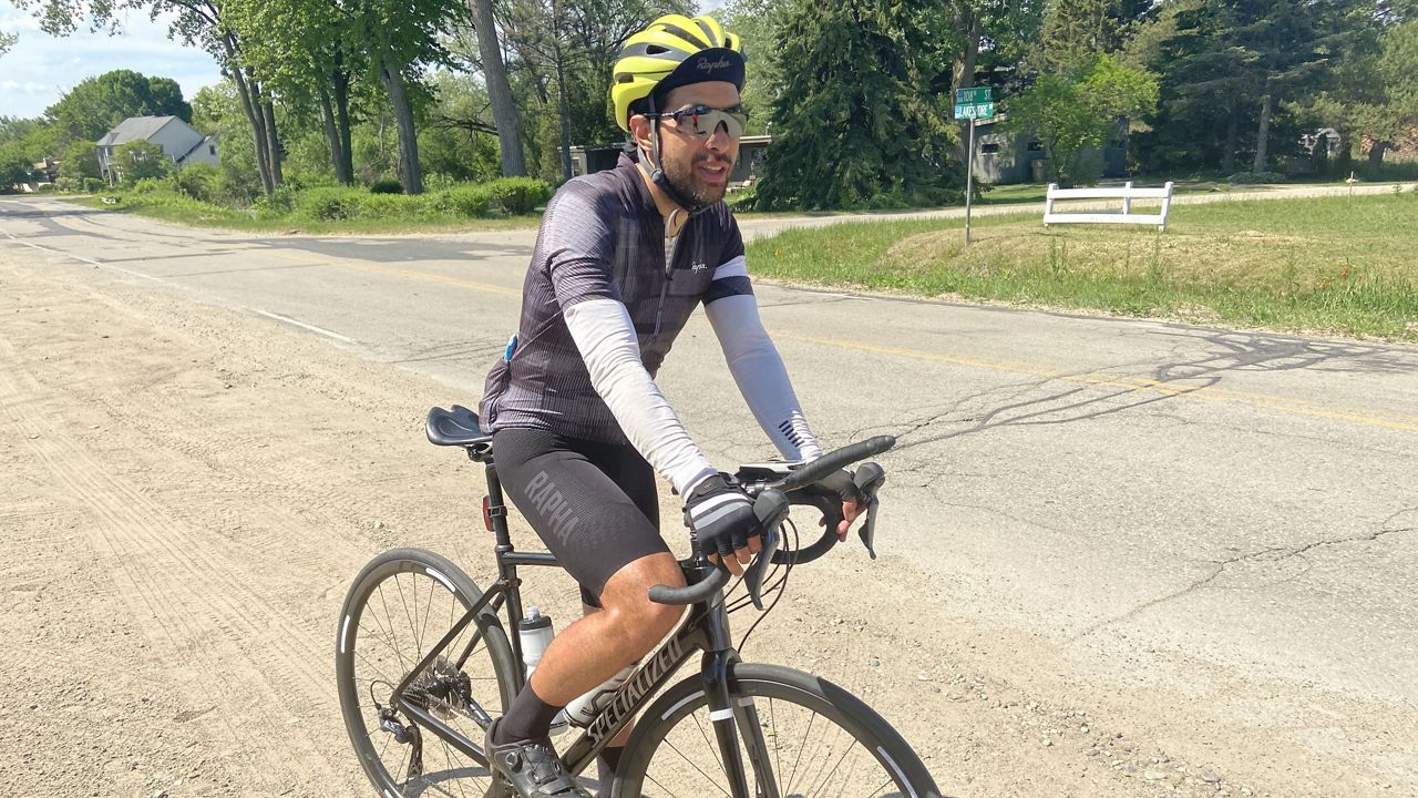 World record attempt to ride around Lake Michigan