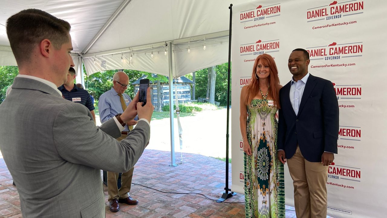 Cameron begins general election campaign stops