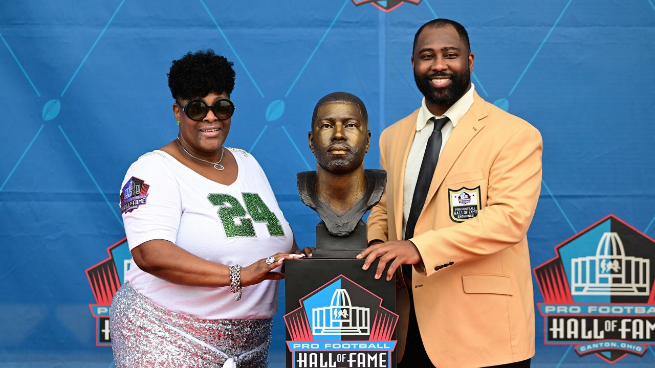 Darrelle Revis takes his island to Pro Football Hall of Fame
