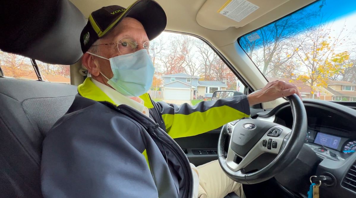 Veteran volunteer driver gives back to other veterans