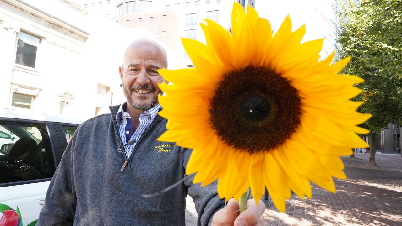 Petal it forward: Louisville florist hands out free flowers