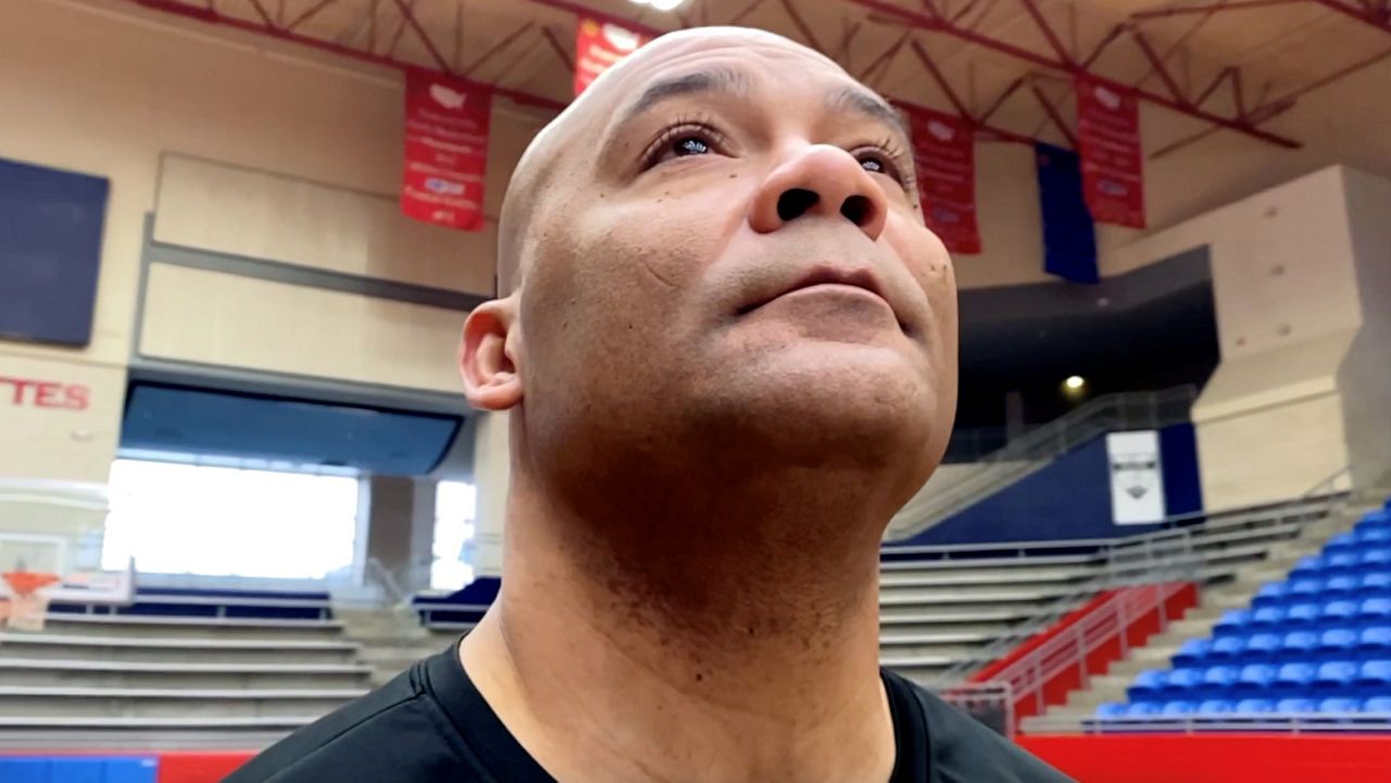 David Peavy witnesses son play