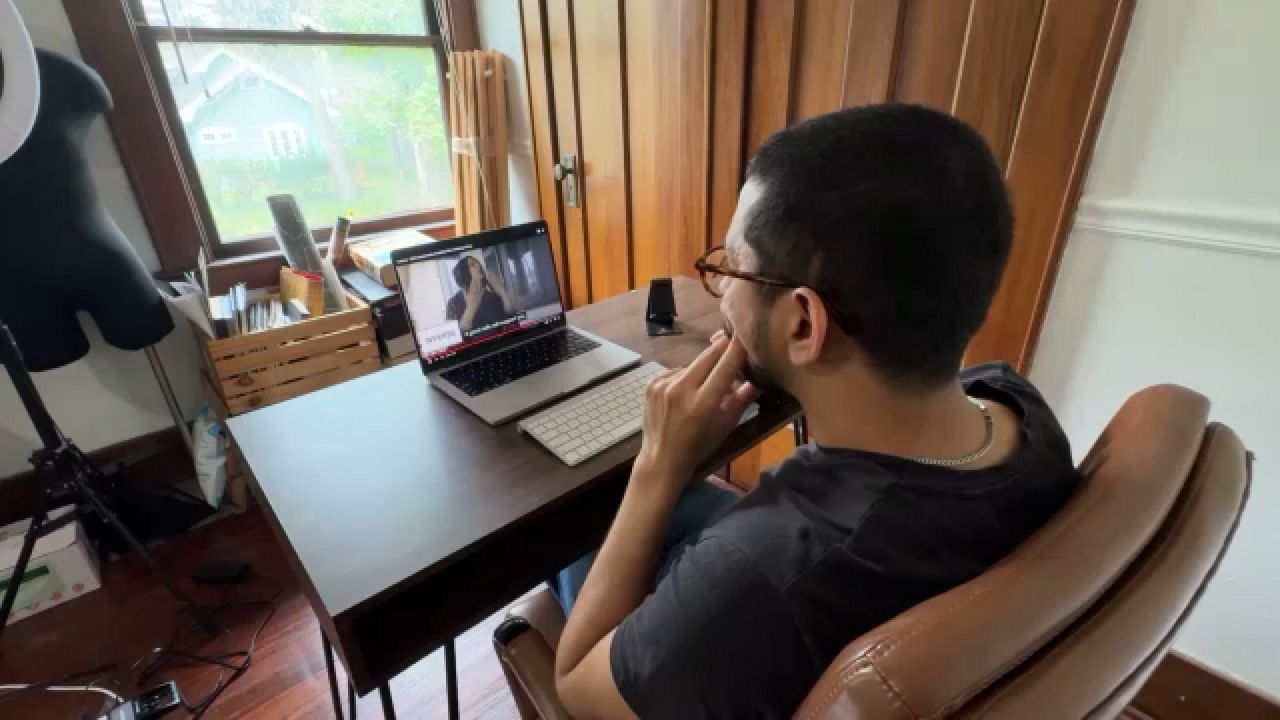 Promoting accessibility to deaf media