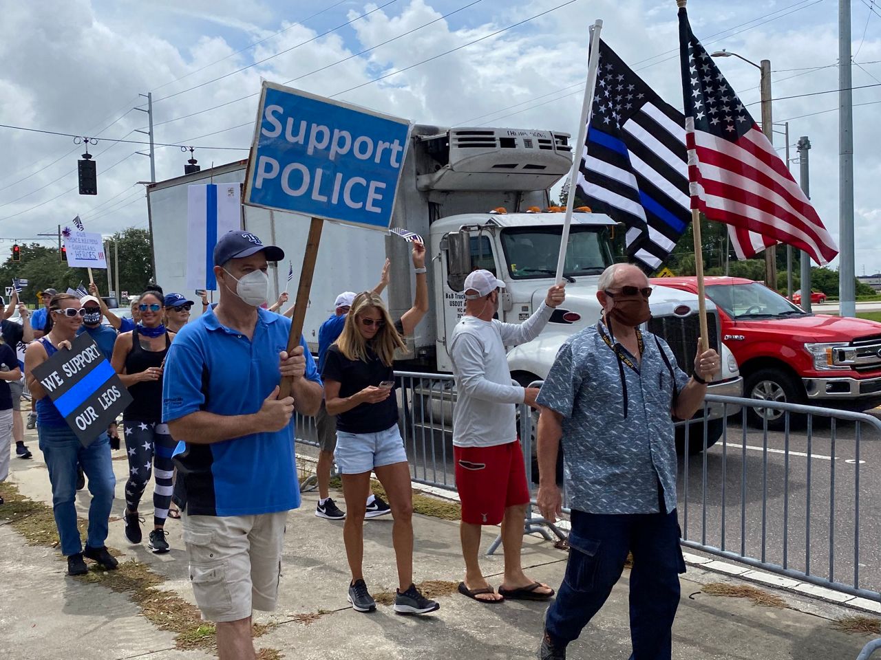 "Back in Blue" Rally, Counter Protest Block Tampa Bay Blvd