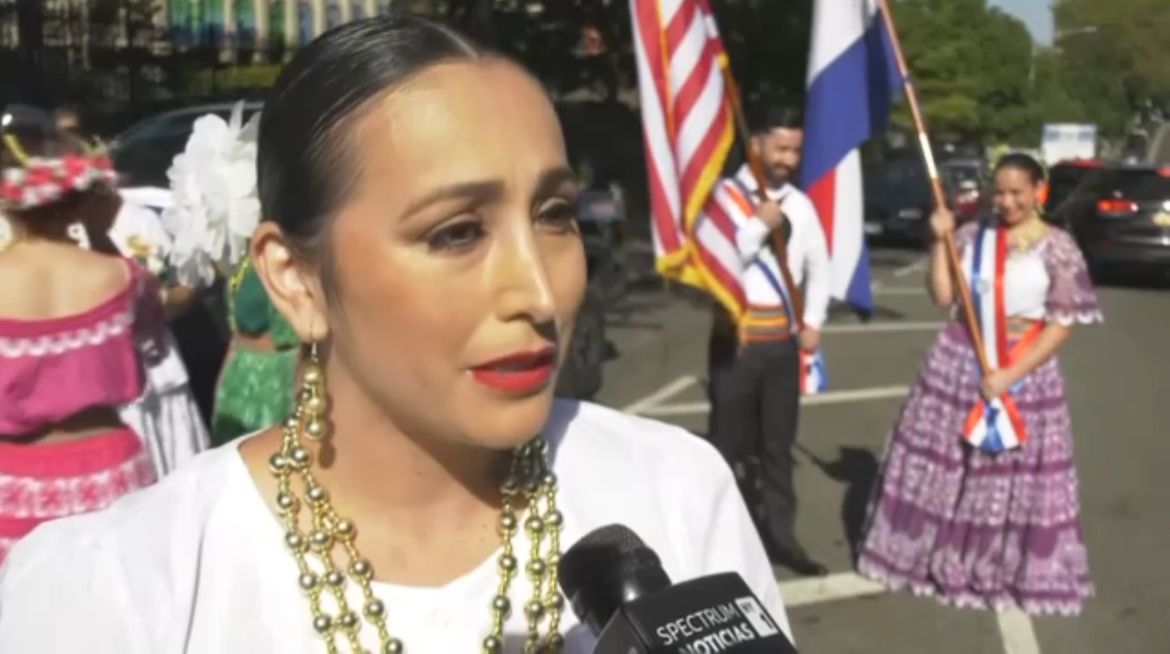 Celebran el Desfile de la Hispanidad en Queens