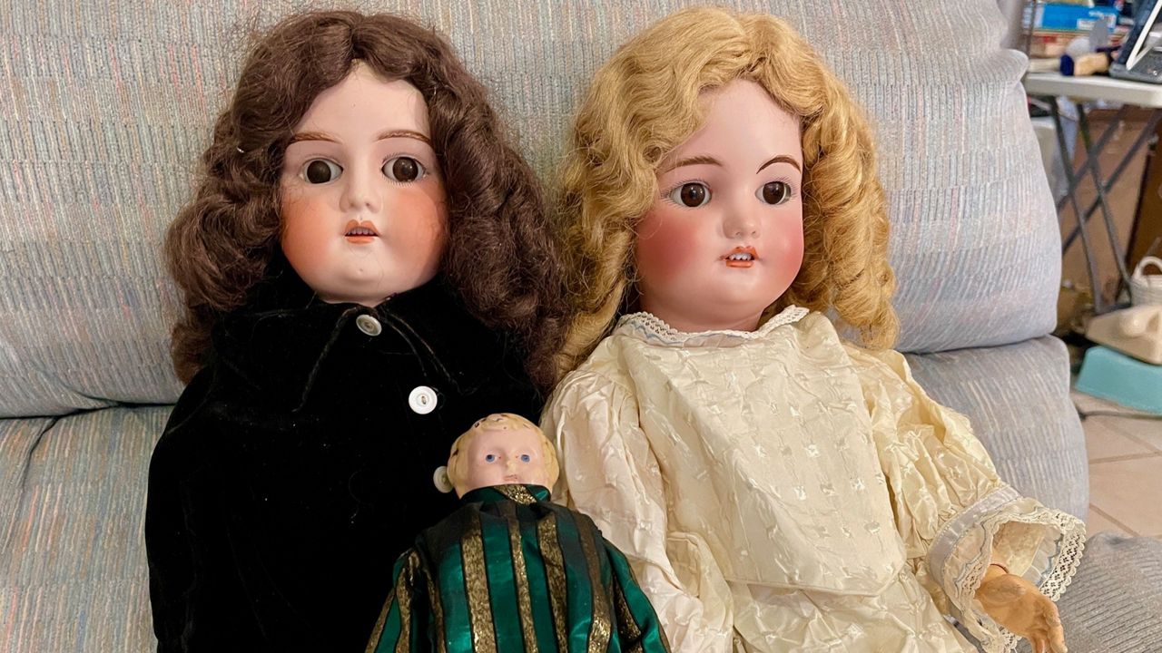Texas woman boasts huge doll collection