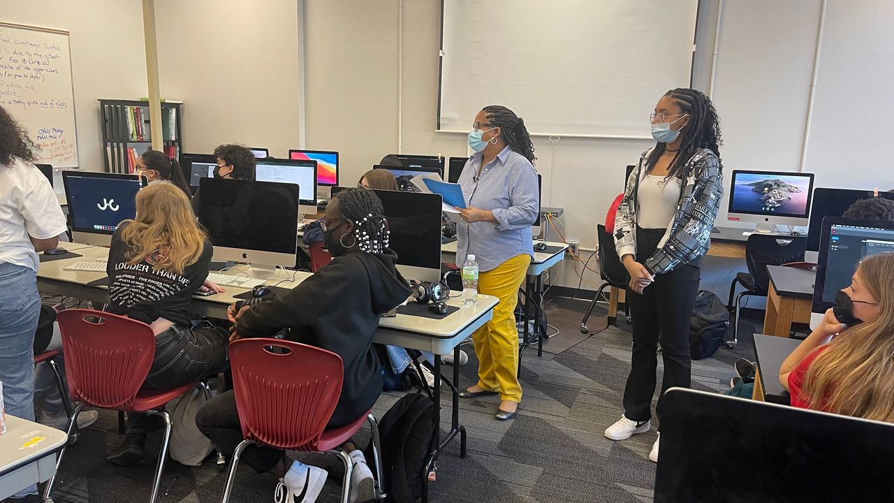 Councilwoman Donna Purvis substitutes at JCPS school