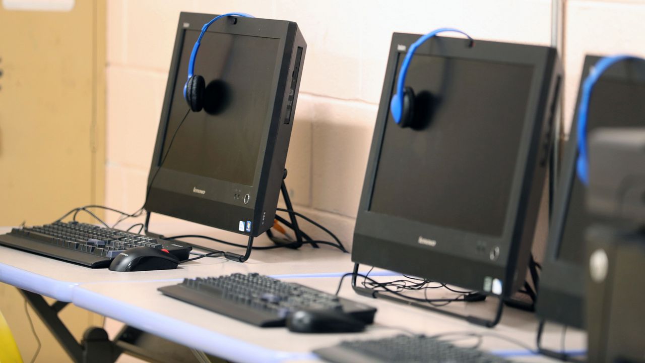 Filtración de datos en el DOE afecta a miles de estudiantes