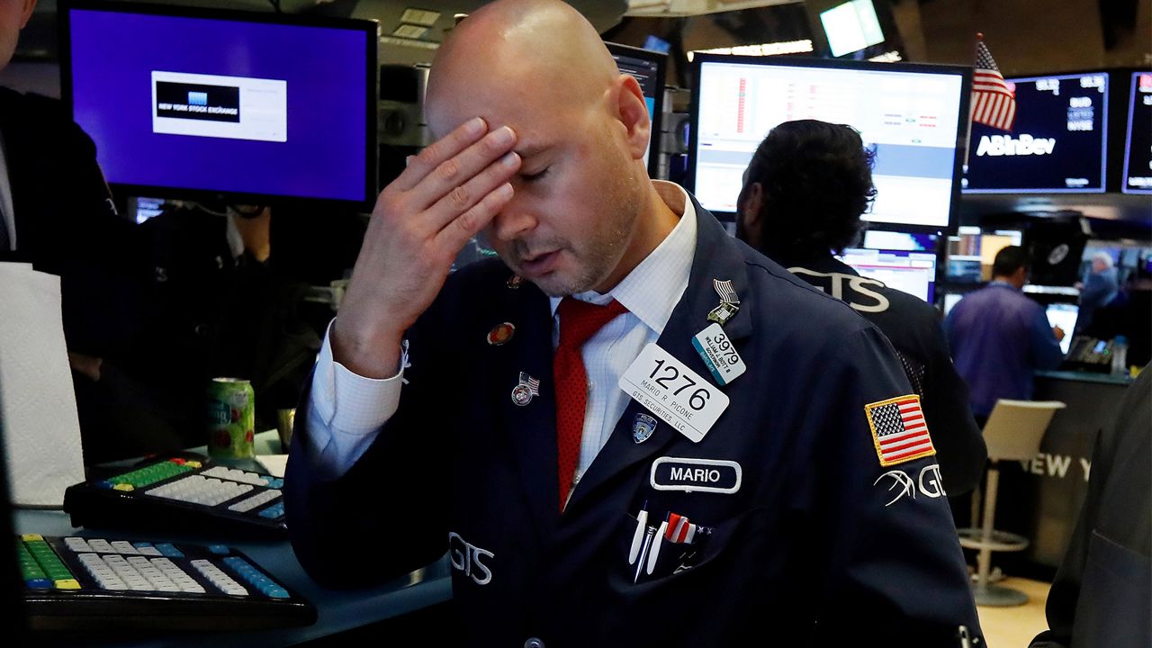 Dow Drops 800 Points After Bonds Flash Warning