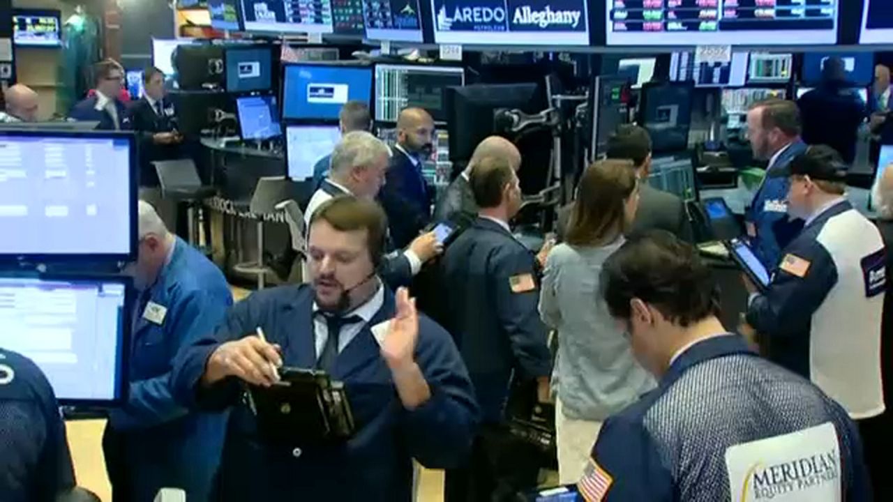 Dow Jones breaks 22k moments after opening bell