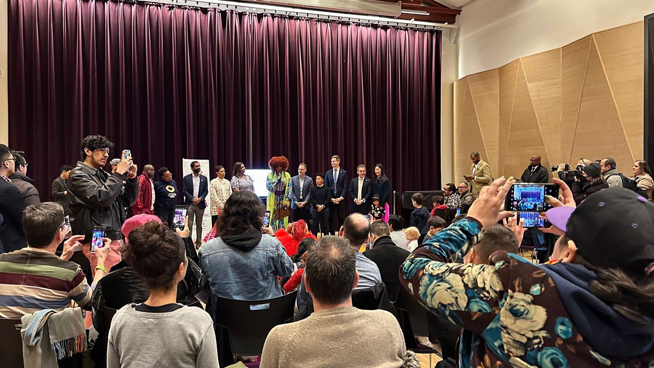 Drag Story Hour in Manhattan draws protesters