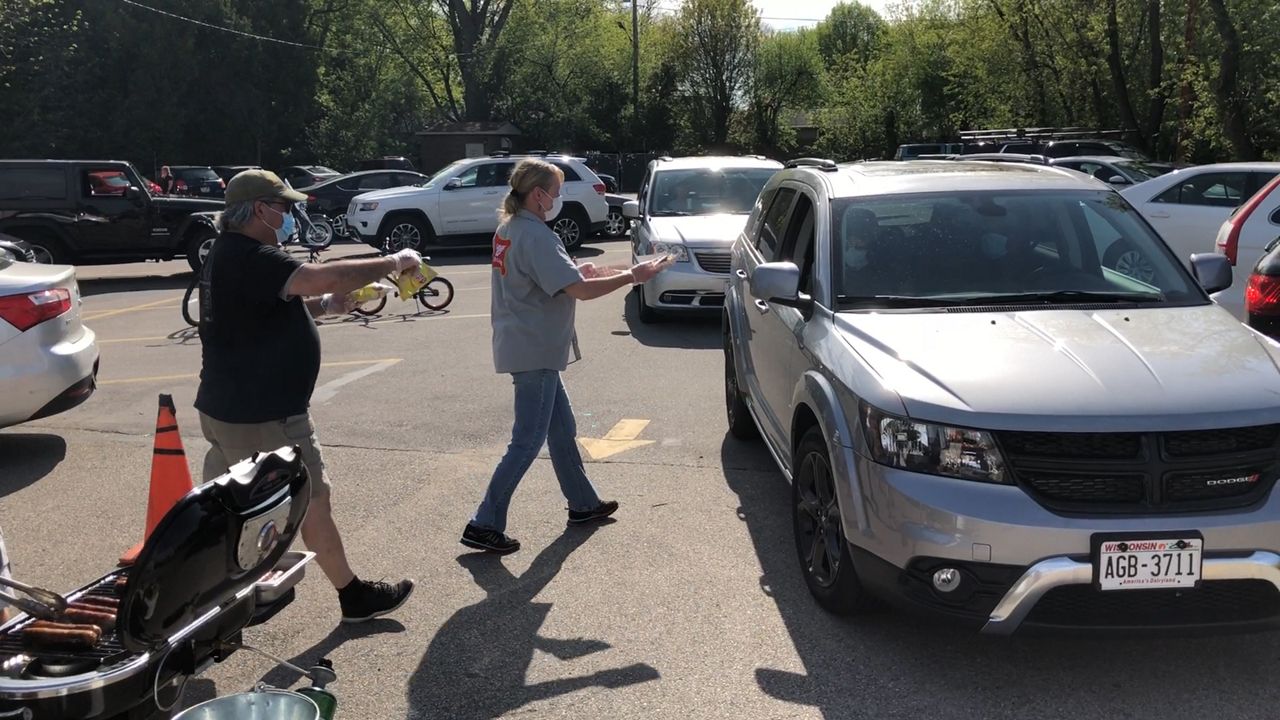 Glendale Pub thanks customers with drive-thru cookout