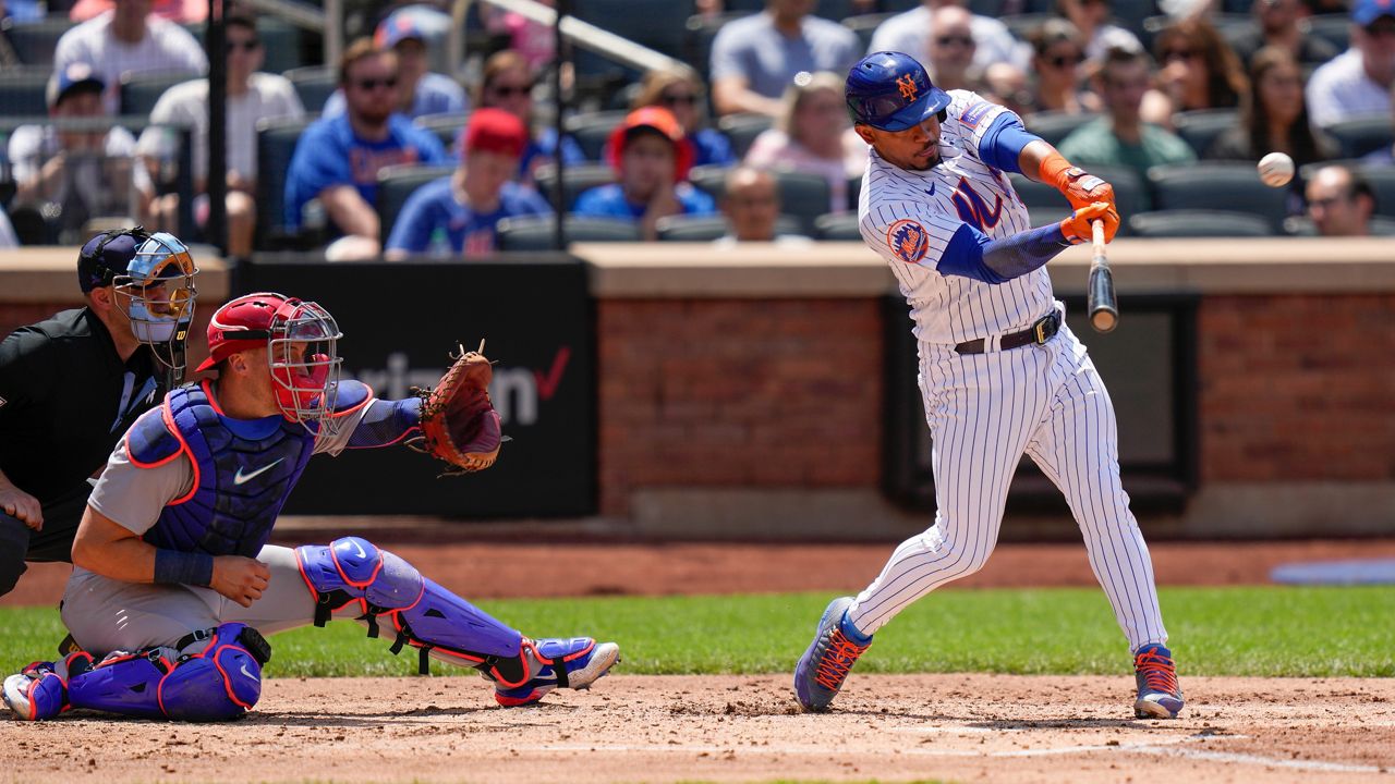 Angels acquire veteran infielder Eduardo Escobar from Mets