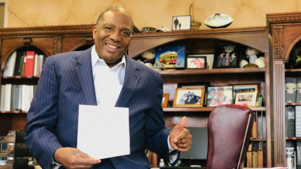 Royce West Hoping Experience Launches Him to Victory