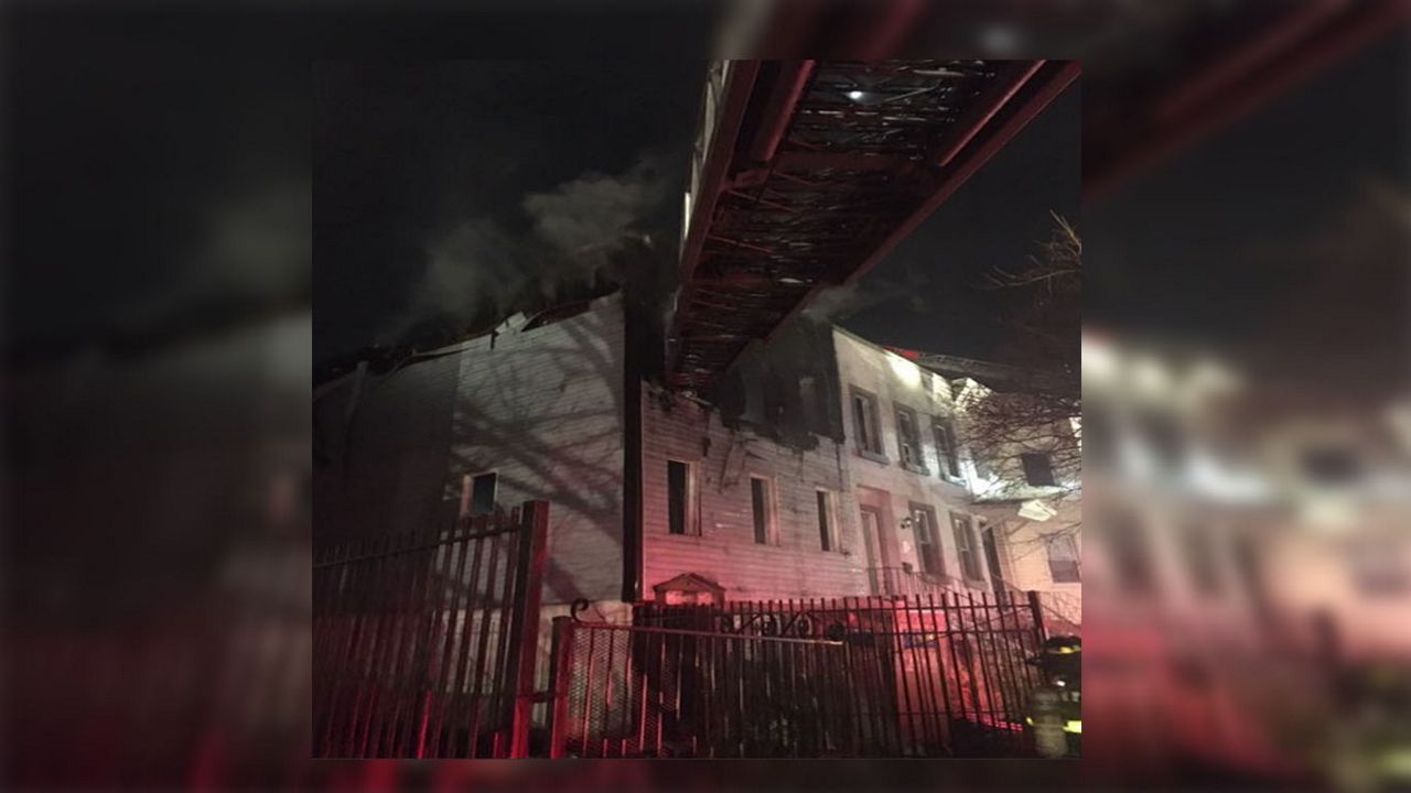 Incendio en edificio residencial en Brooklyn