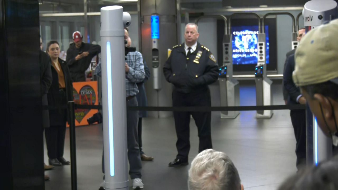 Alcalde reitera se instalarán detectores de armas en metro