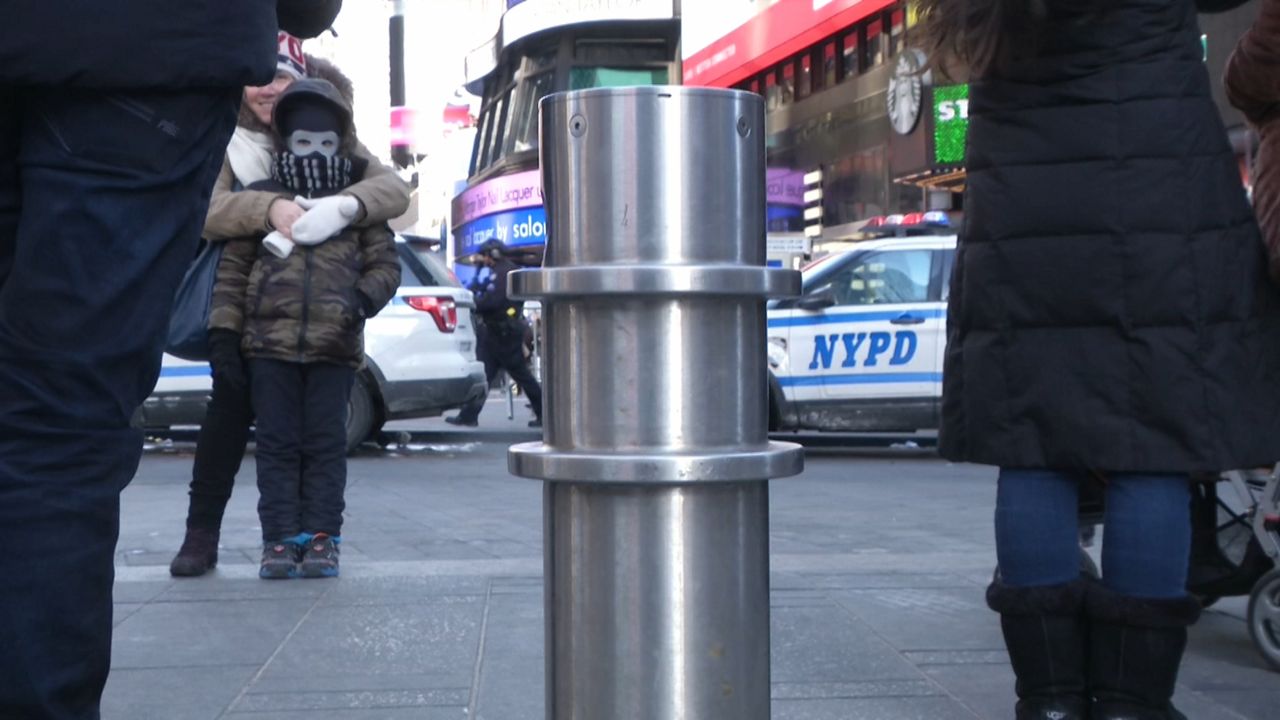 Proponen instalar postes en paradas buses contra accidentes