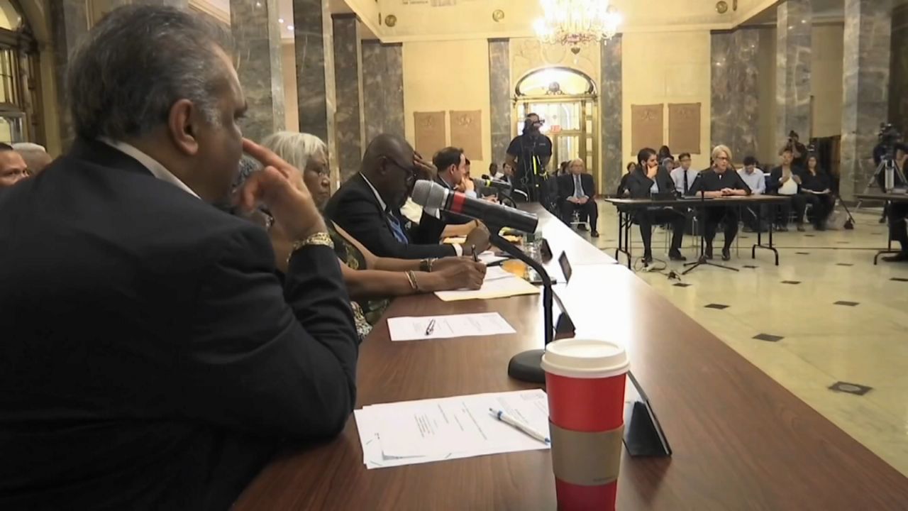 Poca representación latina en juntas comunitarias de Queens